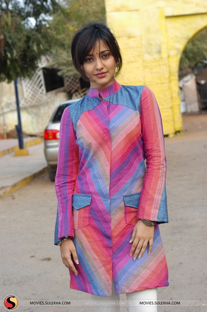 Bollywood Actress Neha Sharma Photo Gallery: Bollywood Actress Neha ...