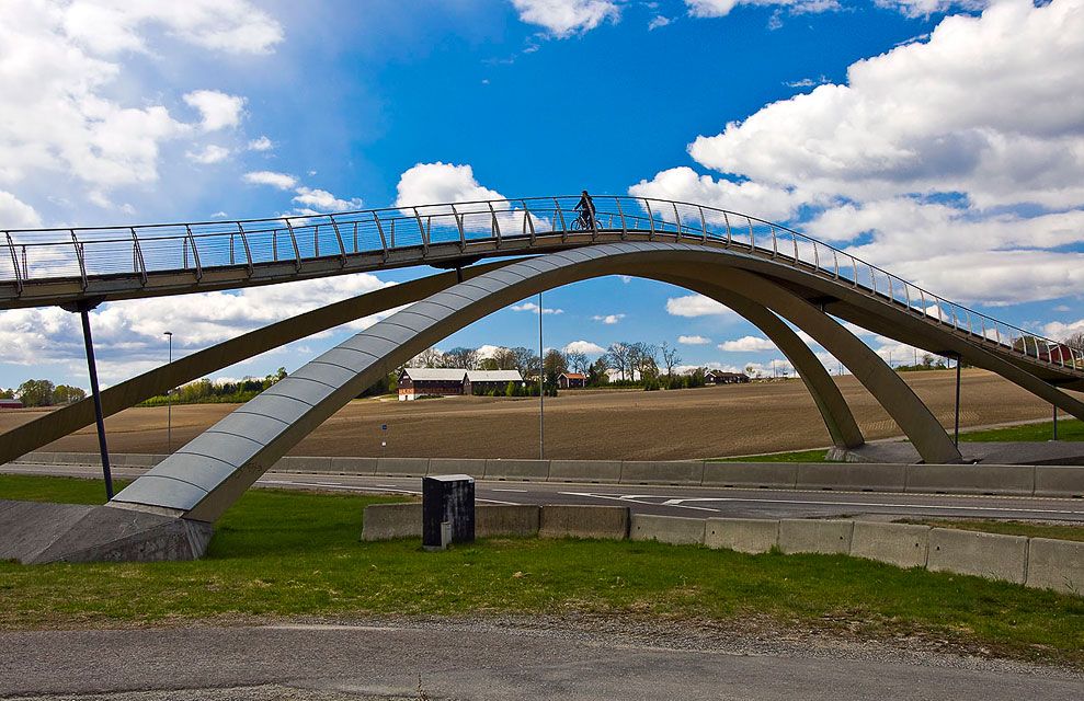 Photogallery of miracles of light: The most unusual bridges in the world