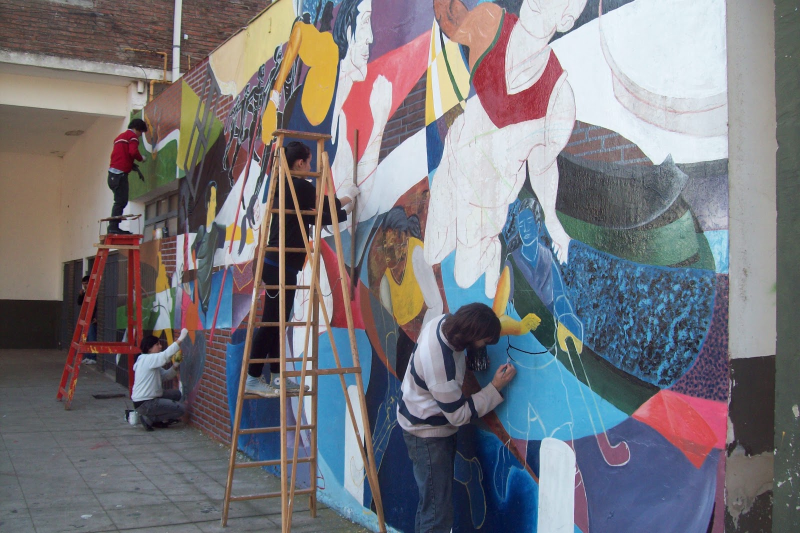 TALLER DE MURALISMO: MURAL DEPORTIVO EN EL GIMNASIO MUNICIPAL DE BERISSO