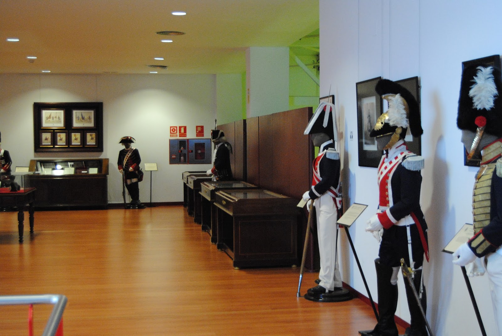 MUSEOS MILITARES Y POLICIALES: GUARDIA REAL ESPAÑOLA