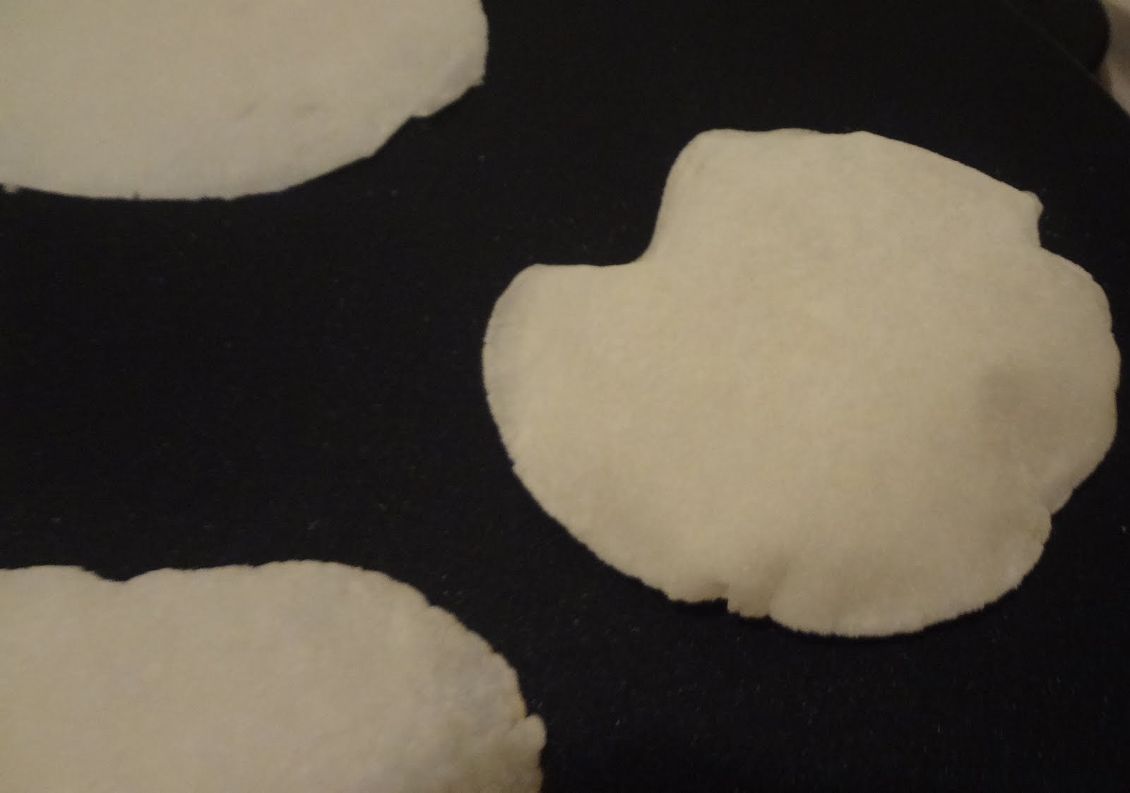 MALABAR PATHIRI (ARI PATHIRI/THIN RICE ROTI) with step by step pics..