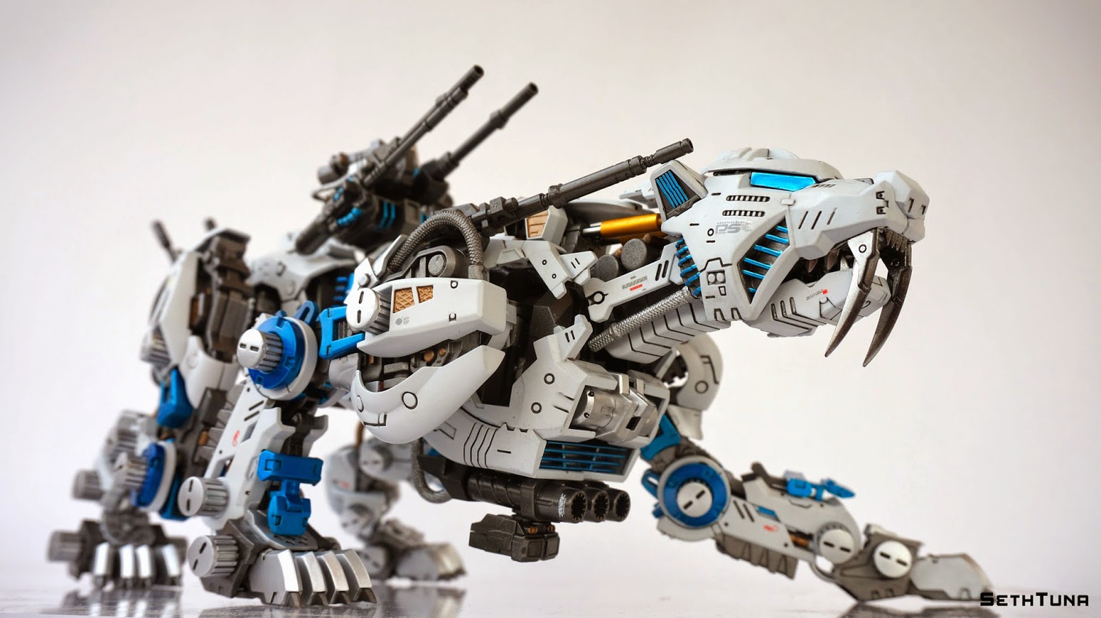 HMM 1/72 ZOIDS SABER TIGER FROSTBYTE by SethTuna