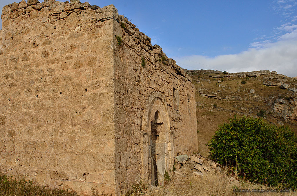 Κρώμνη Πόντου: Η εκκλησία των Αγίων Θεοδώρων στου Γεράντων της Κρώμνης