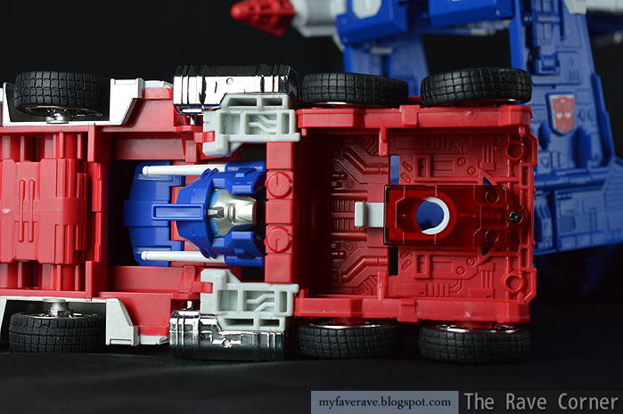 The Rave Corner: Takara Masterpiece MP-22 Ultra Magnus Review