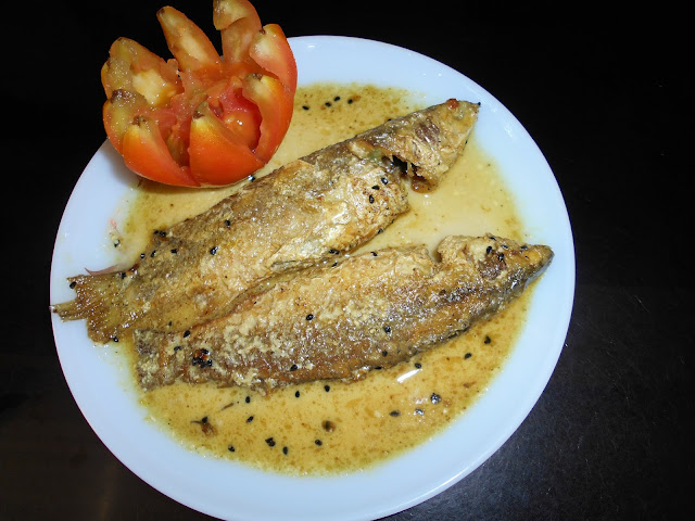 Paramita's Kitchen: Parshe Macher Jhal / Parshe Fish With Mustard And ...