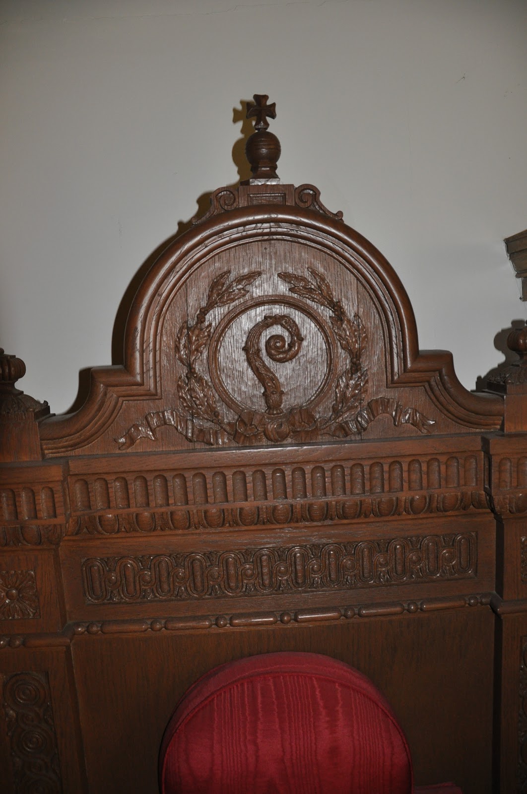 Orbis Catholicus Secundus: Portable Episcopal Throne Design