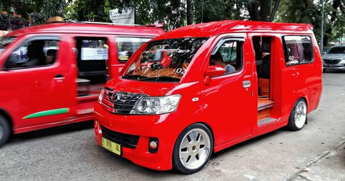 Keren, modifikasi angkot di Depok. Klimis om bro!