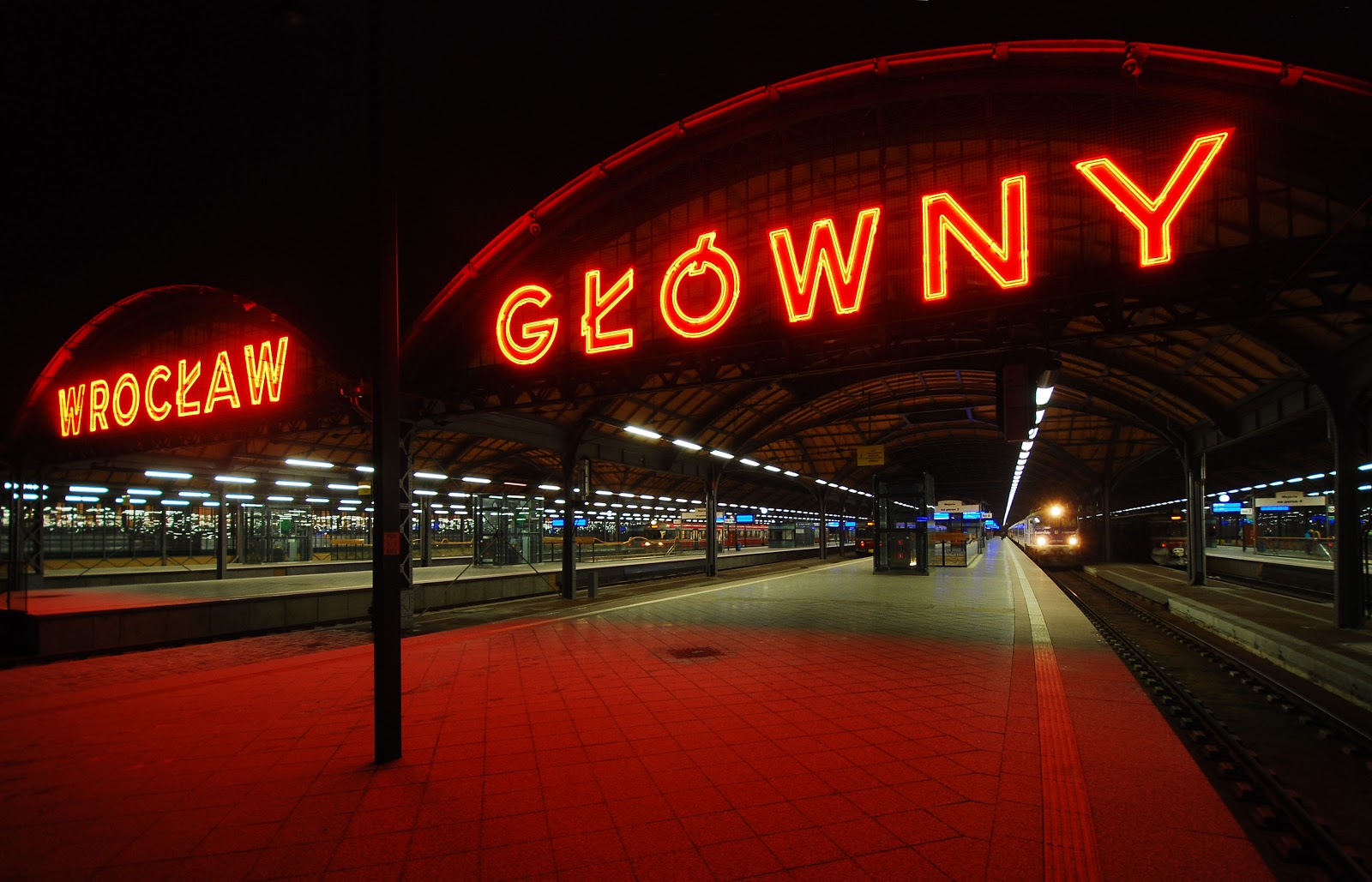 W-wa Jeziorki: Wrocław, City of Neon