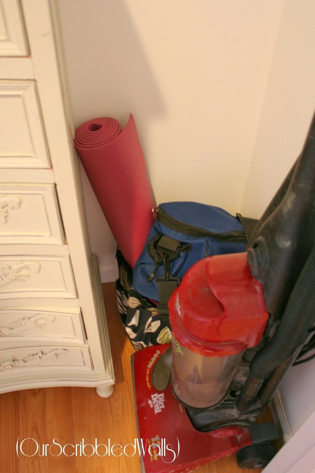 Our Scribbled Walls: A Hall Closet "Make-Over"