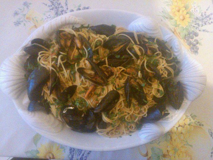 KuzhinaIme.al: SAPAGETI ME MIDHJE: (Receta nga Leonora Pane)