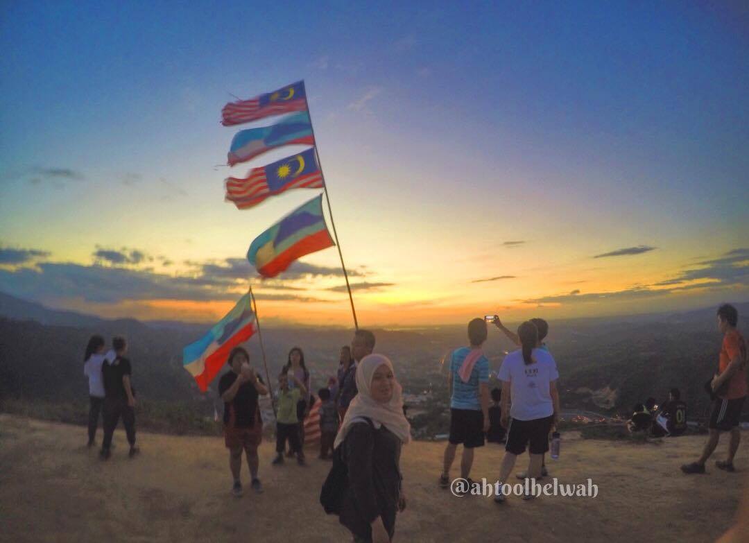 [izzra_travelog]: #HIKING @ BUKIT PERAHU, TAMPARULI