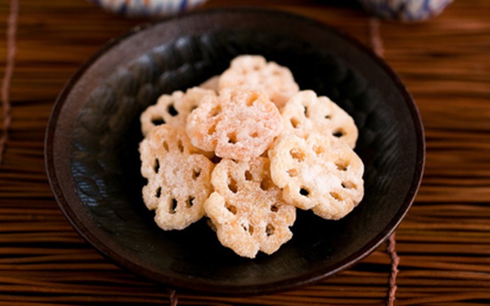 Tết đến học cách làm mứt củ sen giòn ngon mứt cung đình Huế | Bếp Bánh