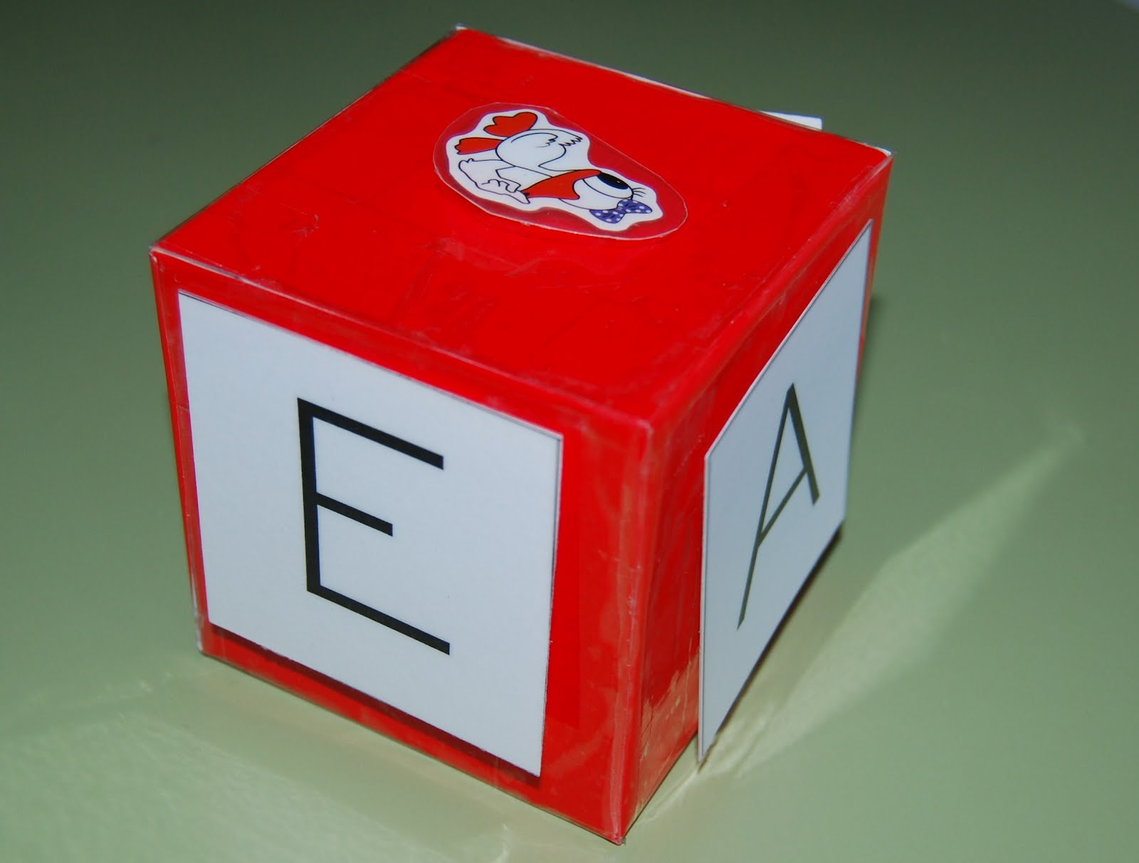 El baúl de A.L: Cubo de letras