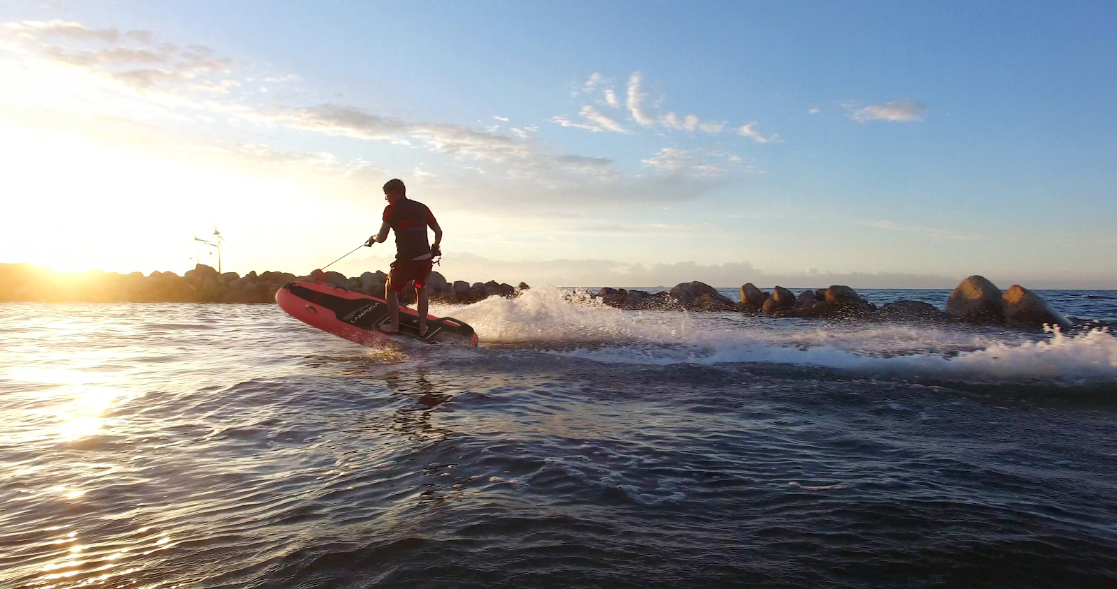 LAMPUGA DEL 2016 Il surf del futuro IL PRIMO IDROGETTO A PROPULSIONE
