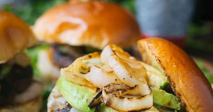 MOJO BEEF BURGERS WITH TEQUILA-LIME AIOLI - NEWS RECIPES
