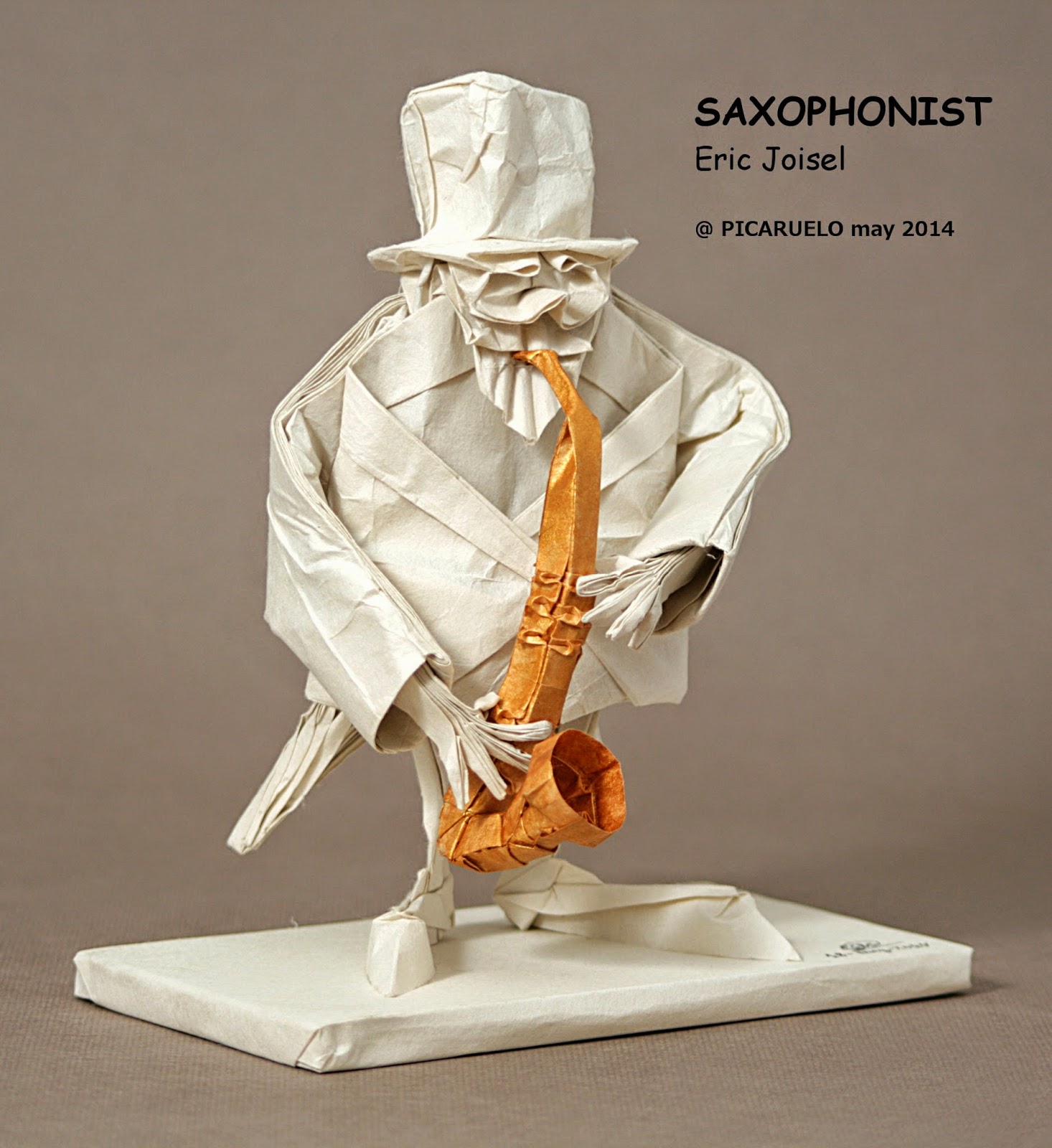 Picaruelo's origami: THE SAXOPHONIST