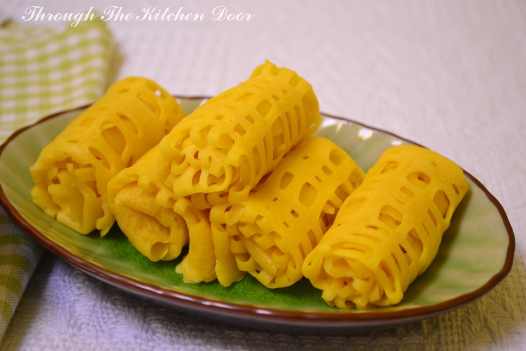 Through The Kitchen Door: Curry Chicken With Roti Jala