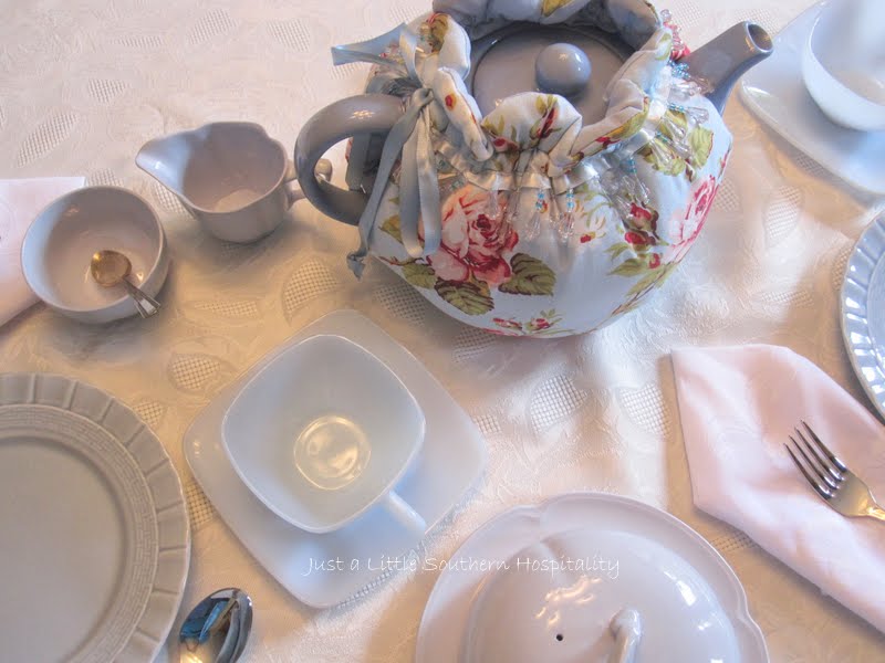 Just a Little Southern Hospitality: Blue Moon Tea