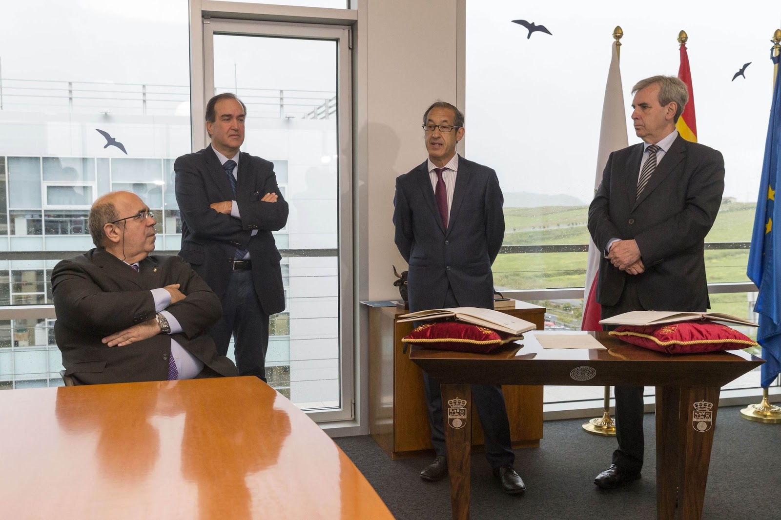 Torrelavega, cruce de caminos: Santander: Miguel Ángel Cuevas toma ...