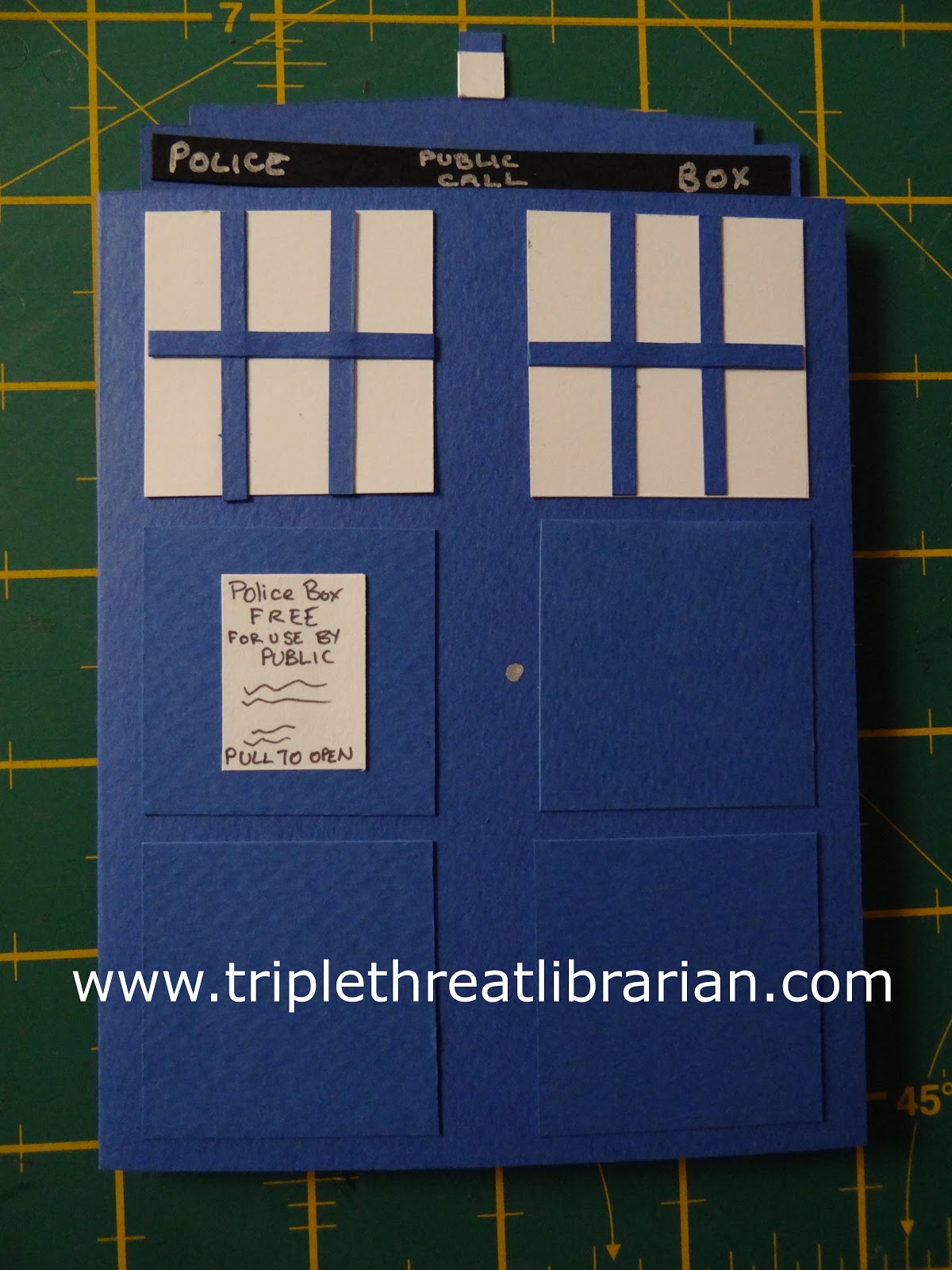 Triple Threat Librarian: Tutorial: Bigger-on-the-inside TARDIS card