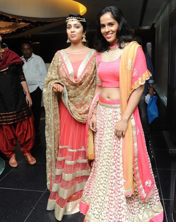 Hot and Sexy Saina Nehwal Showing Chubby Navel In Ramp Walk 2016 - The ...