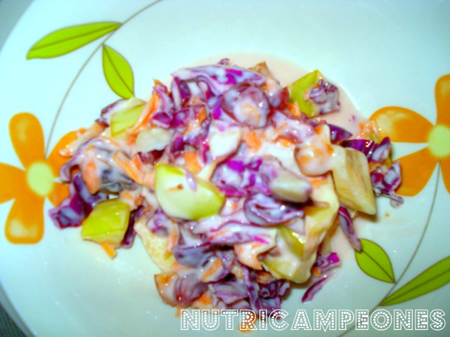 NUTRICAMPEONES: ENSALADA DE COL MORADA Y FRUTAS