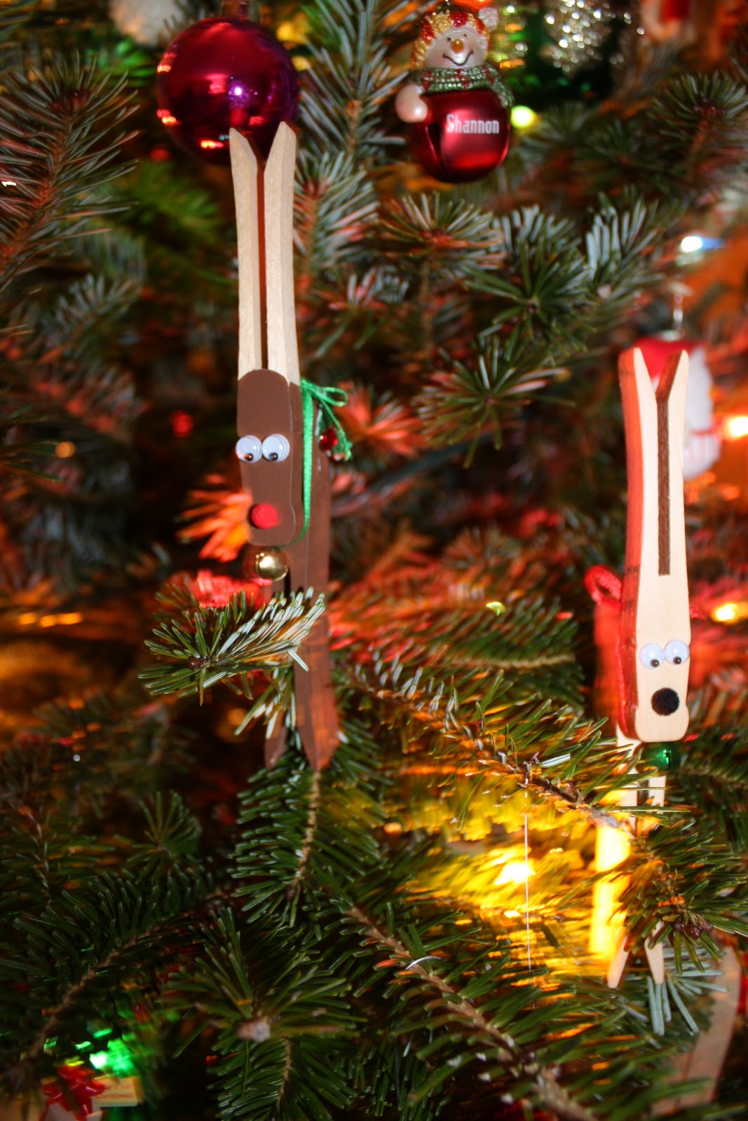 Boston Baby Mama: Get Crafty: Clothespin Reindeer Ornaments