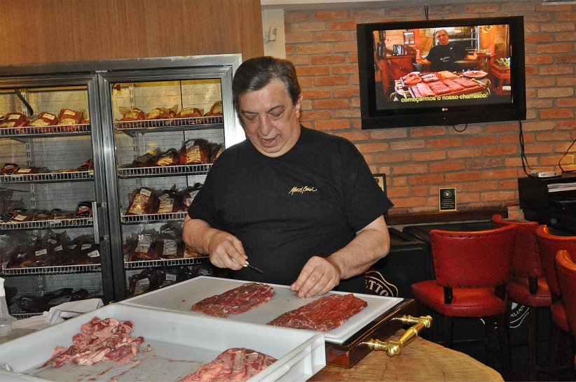 Jantar no Templo da Carne, de Marcos Bassi | Light Na Night