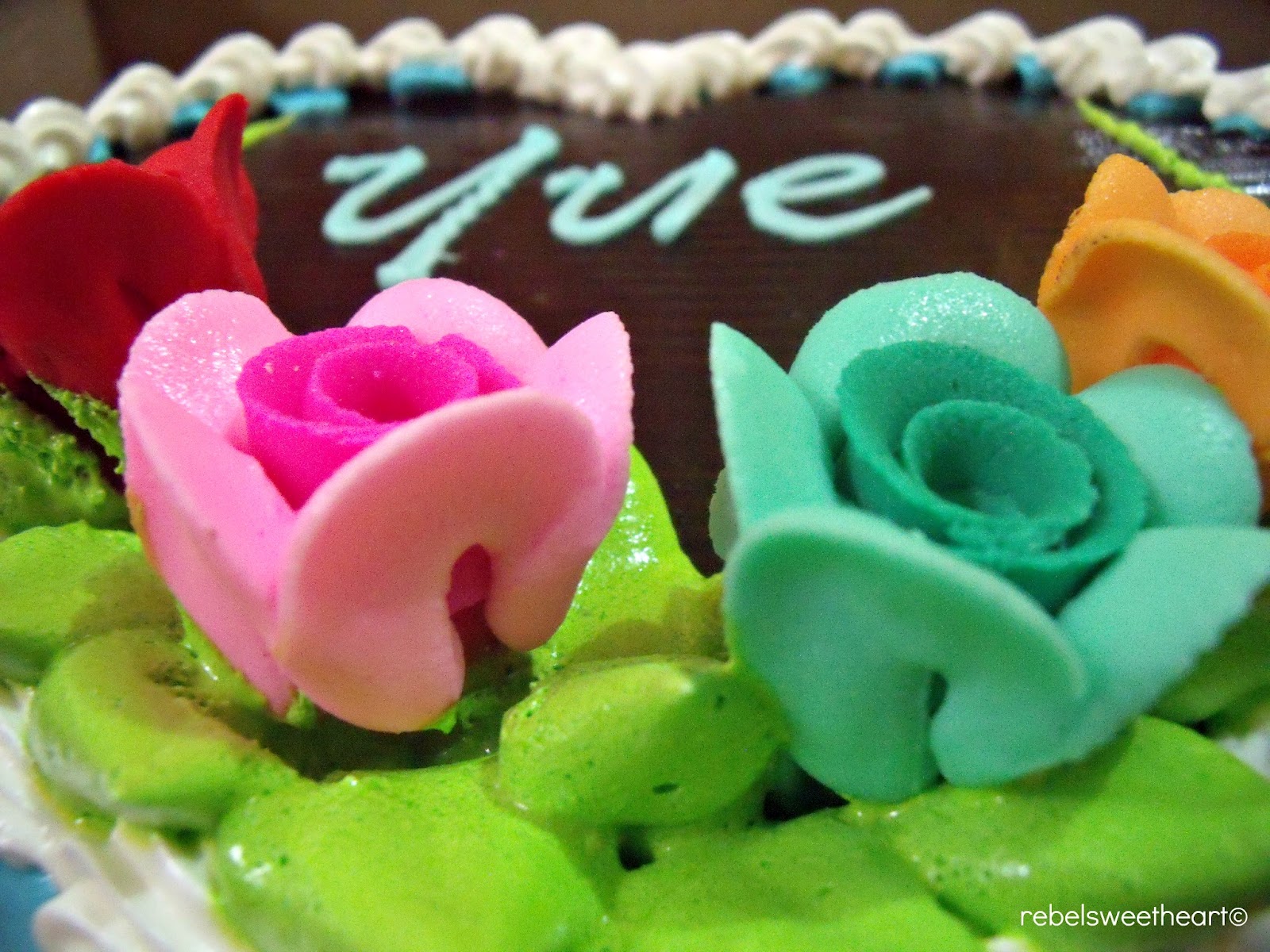 The Rebel Sweetheart.: Foodie Goodie | Mer-Nel's Chocolate Cake.