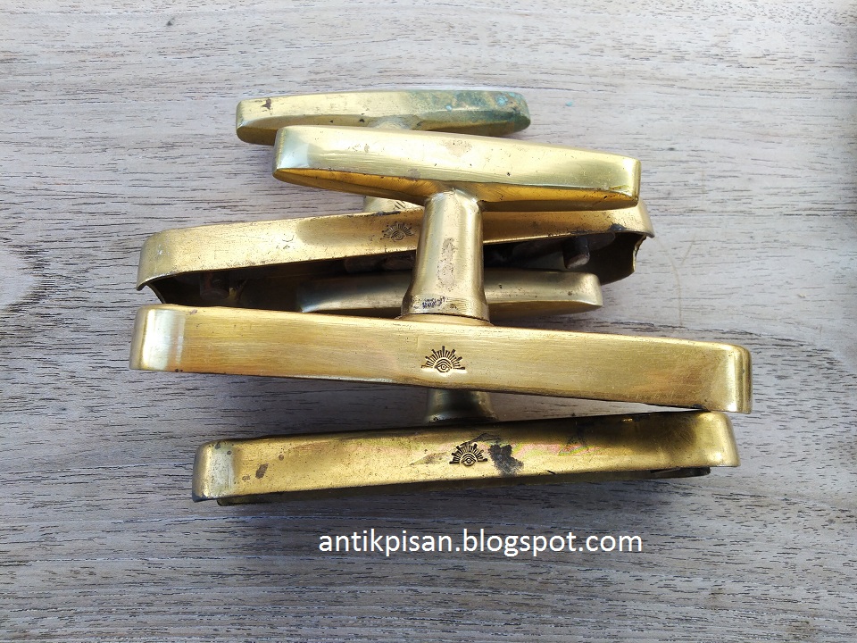 Antikpisan: 3 Set Spanyolet Kuningan Antik Carl Schlieper ( NOS )