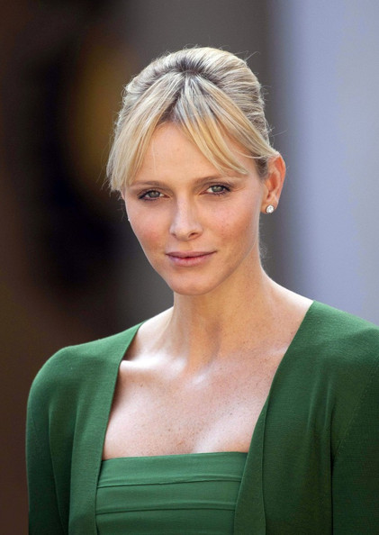 Noble y Real: Primer plano: Charlene