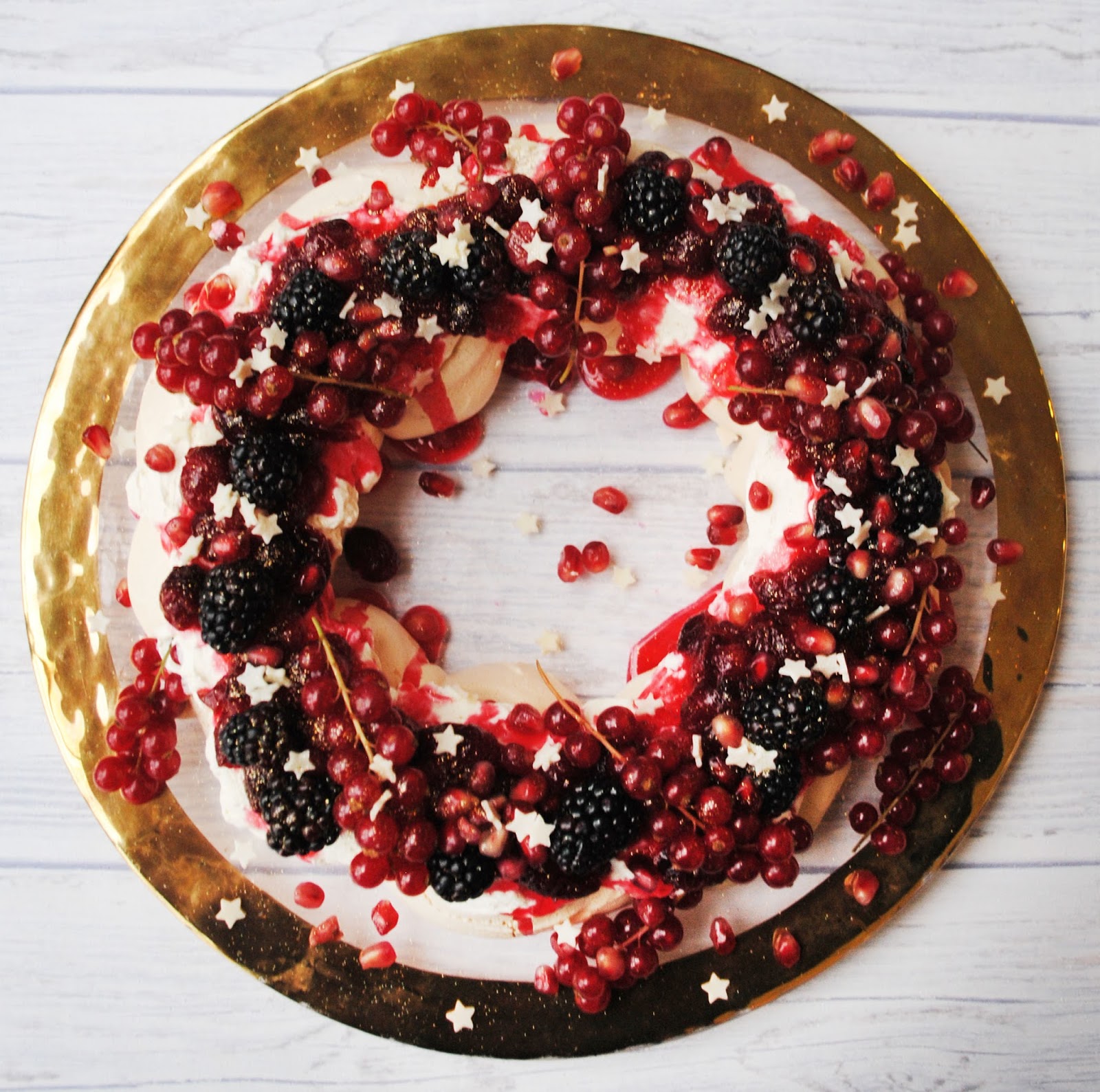 Sharkett Sisters: WINTER BERRY MERINGUE WREATH