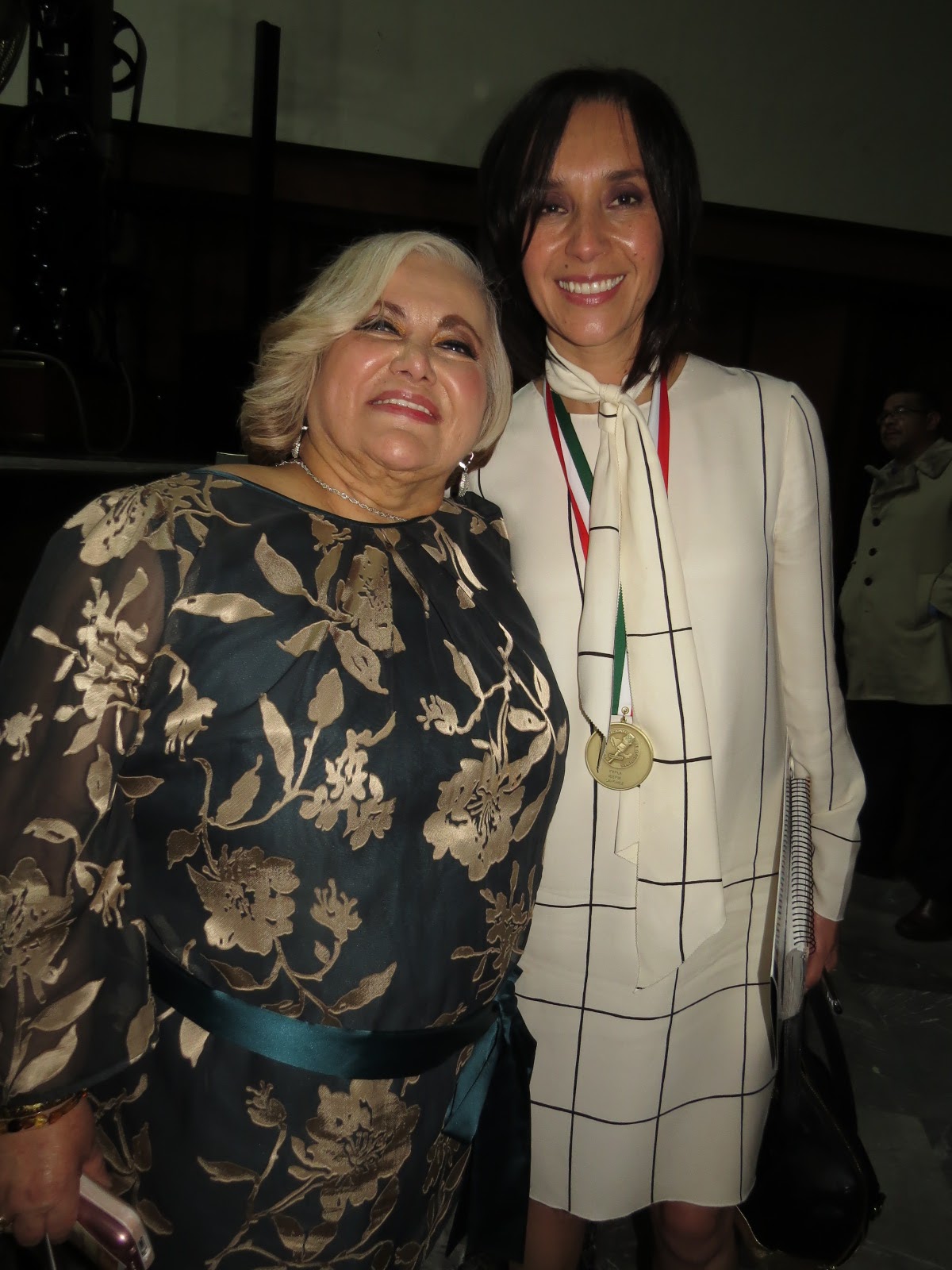 somoselespectador: KARLA IBERIA SANCHEZ GANA PREMIO DE LA LOCUCION 2016