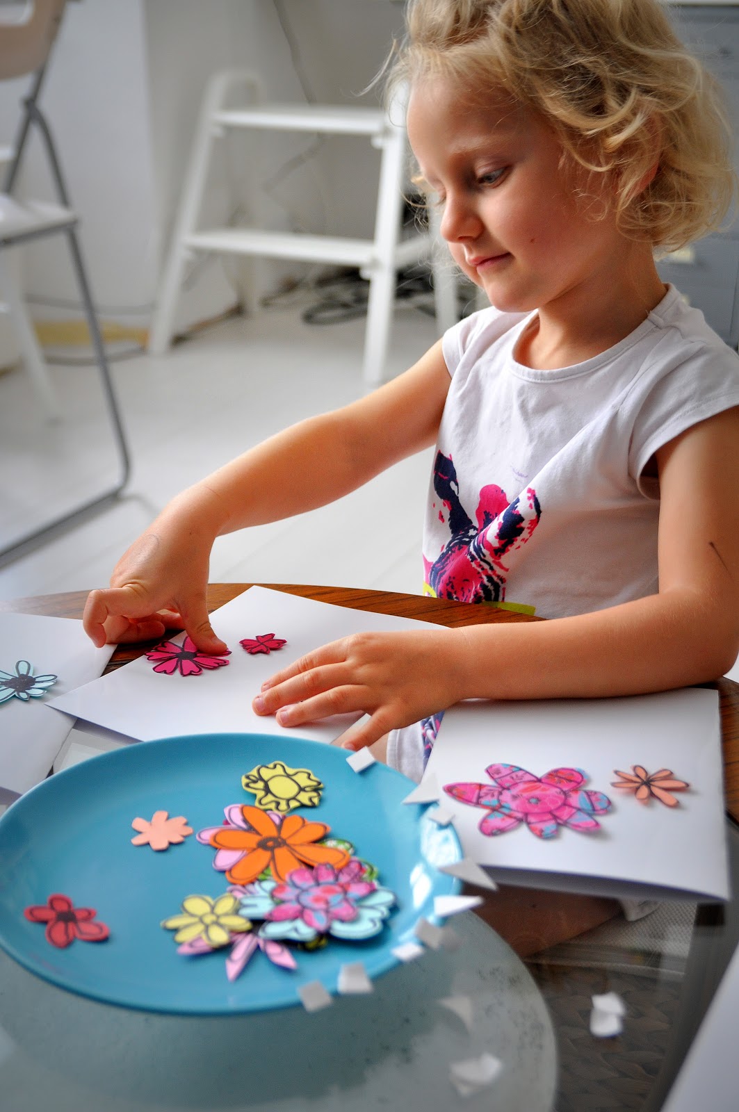 Paper scraps greeting cards | mamaisdreaming.blogspot.co.uk