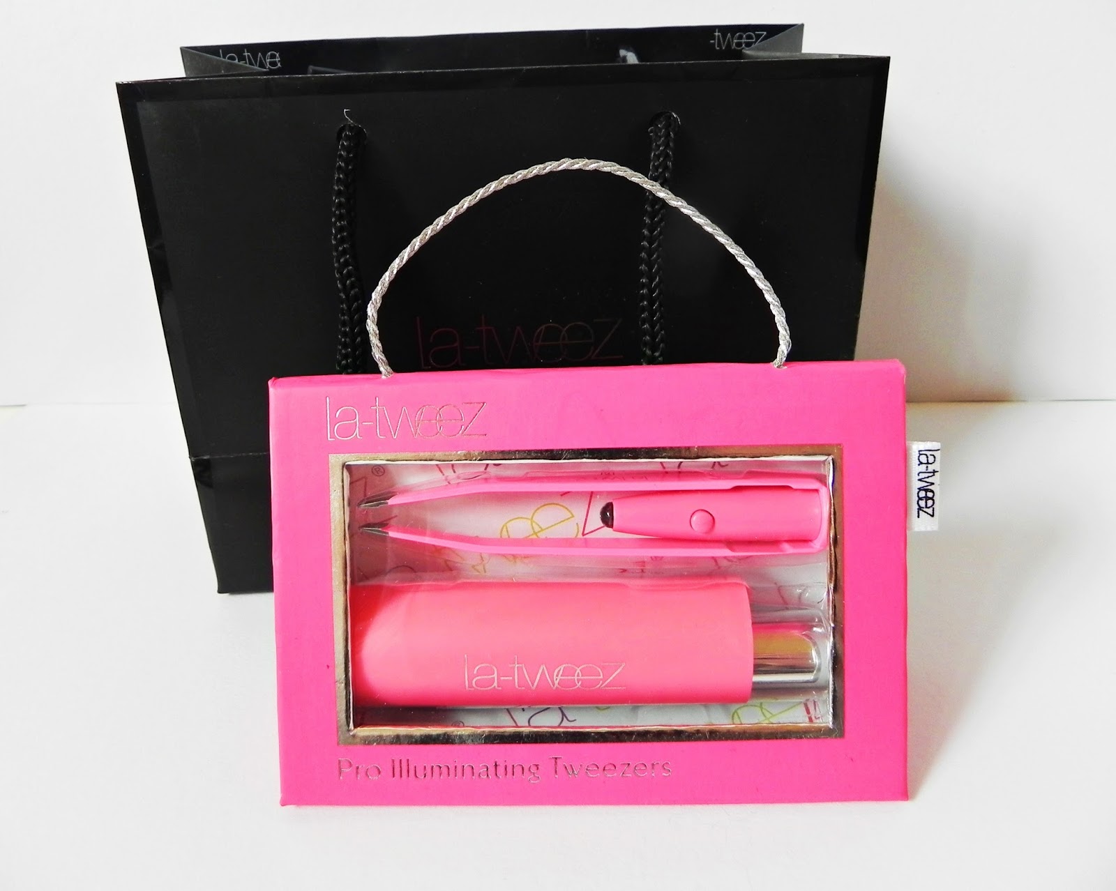 Review*: La-Tweez Pro Iluminating Tweezers - Keep Calm and Wear Lipstick