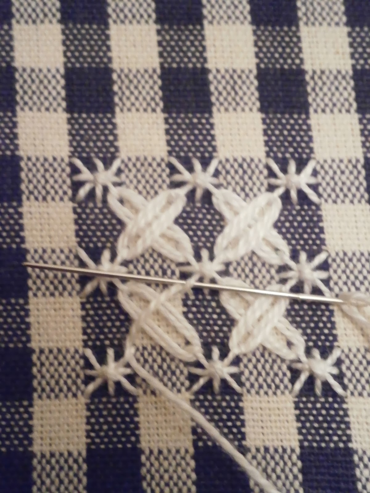 black rabbit: ancora broderie suisse...tutorial n. 2