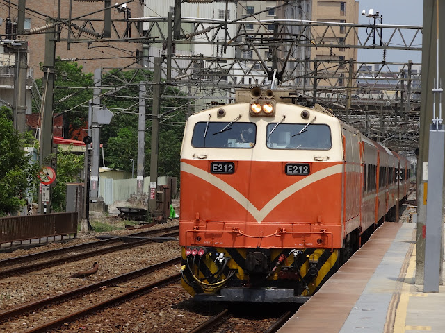Blair's 鐵道攝影: E212電力機車 / TRA E212 Electric locomotive