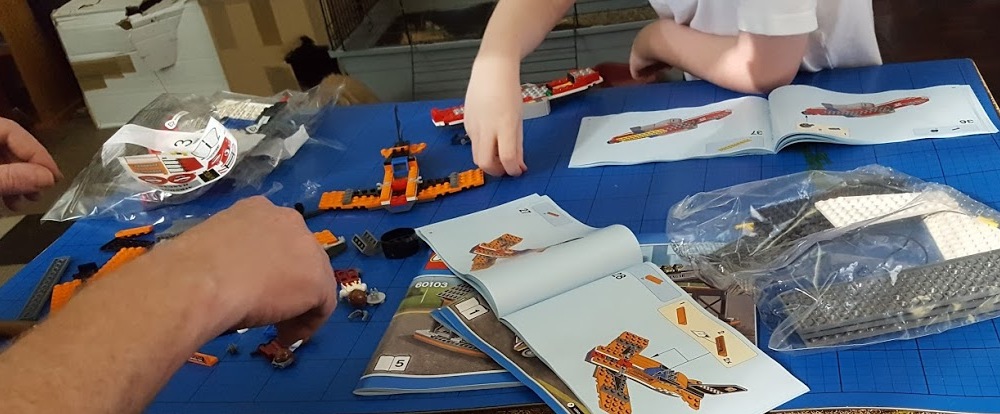 The Brick Castle: LEGO CITY Airport Air Show review set 60103