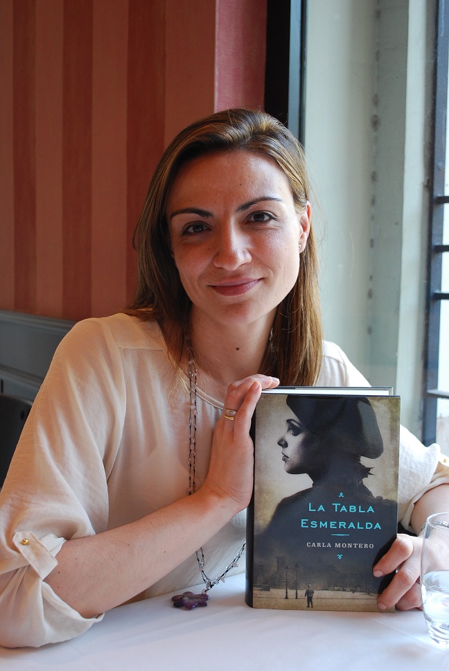 Estantes llenos de libros: La Tabla Esmeralda (Carla Montero)