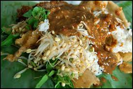Surabaya Traditional Food: Pecel Rice (Vegetable Sauce With Peanuts)