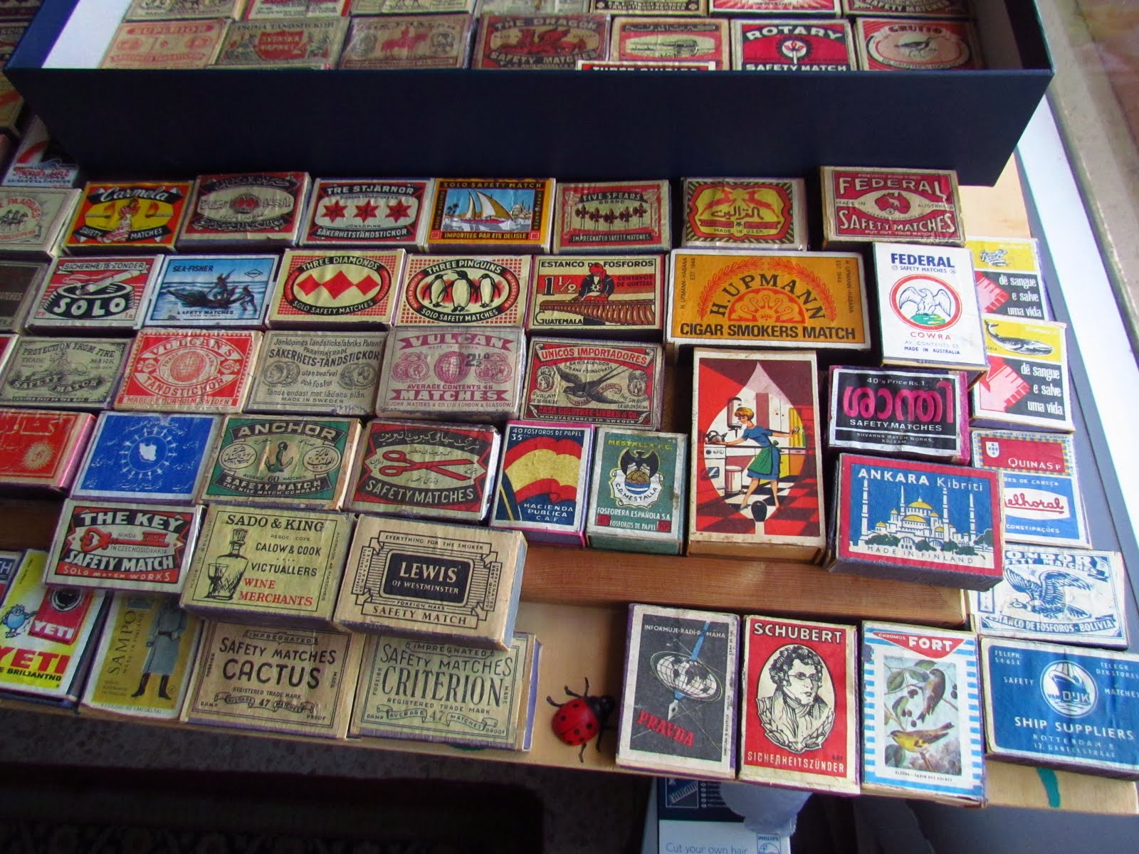 Arnon Reisman - A Phillumenist: My wooden matchboxes Treasure