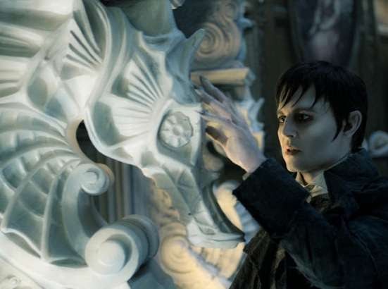 SNEAK PEEK : Stake Out Tim Burton's "Dark Shadows"