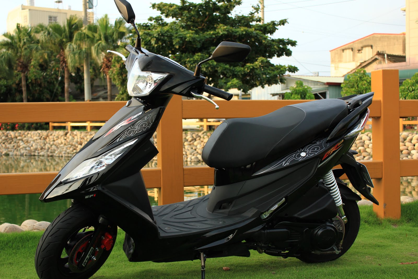 See the world: * GR 125