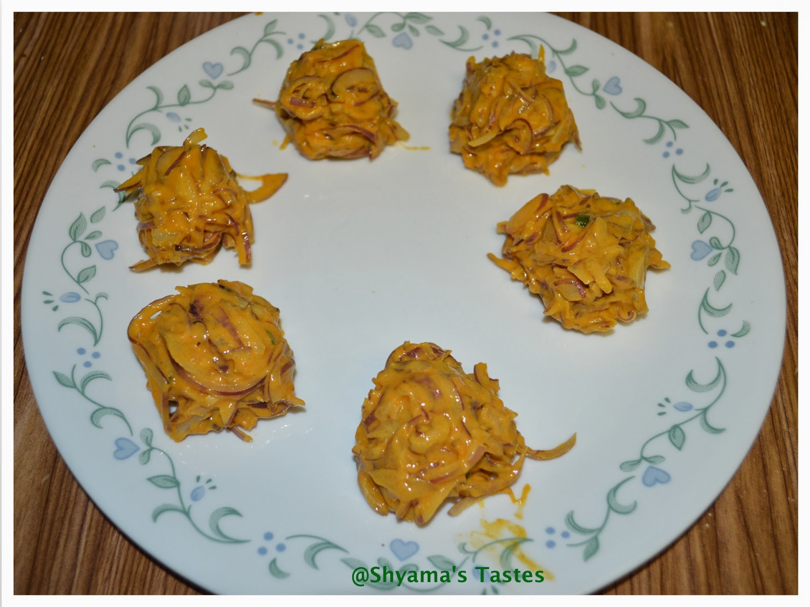 Shyama's Tastes: Ulli Vada/Onion Vada