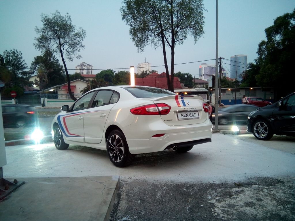 Motoring-Malaysia: Limited Edition Renault Fluence Formula Edition is ...