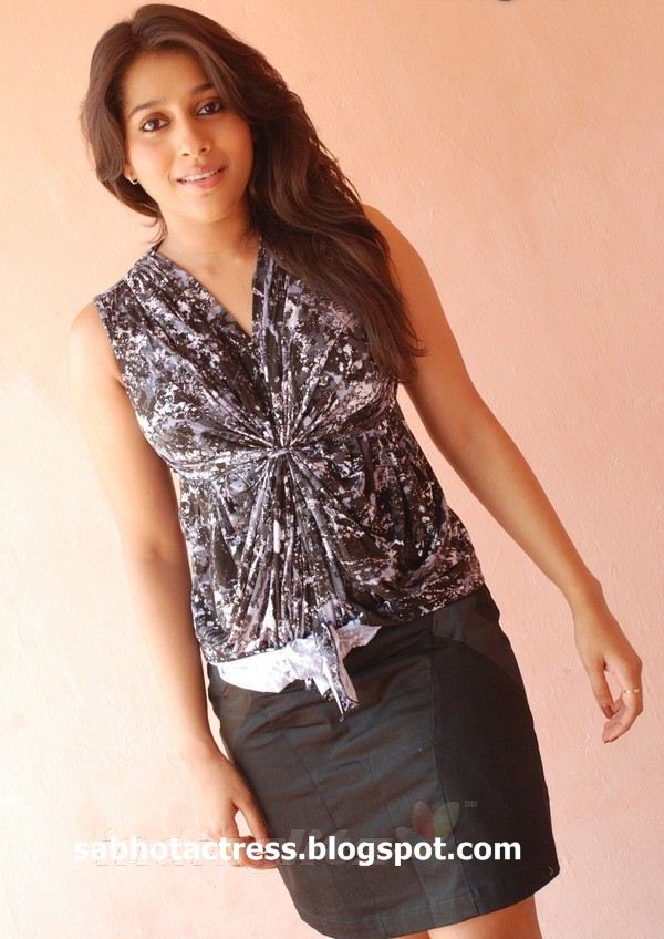 Bhavana Actress Hot: Rashmi Gautam Hot Navel And Armpit Show in Saree ...