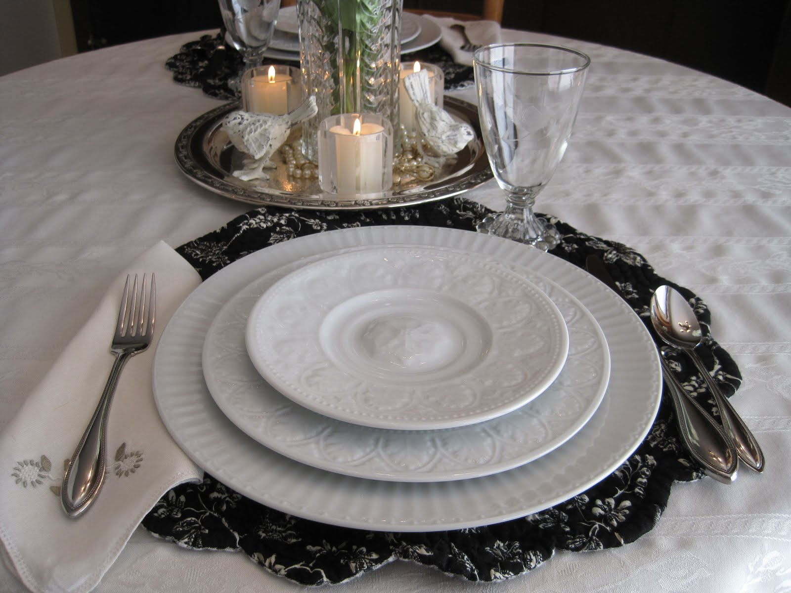On Crooked Creek: Streamlined Vintage Tablescape.