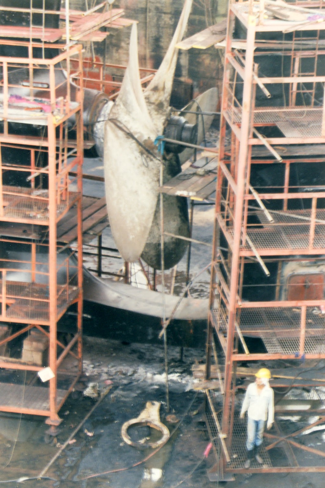 'ZIEN EN WETEN': SUNETTA M.S. SHELL TANKERS B.V. ( DEEL 4/2 )