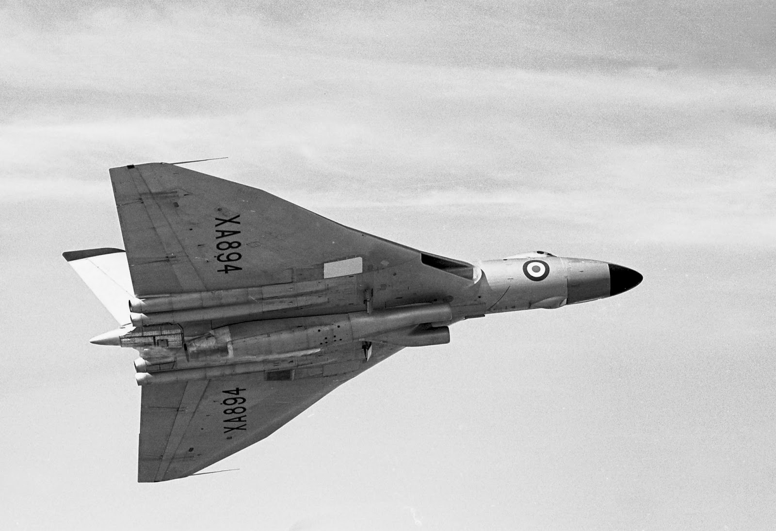 Vulcan XA903 fitted with a Concorde engine : r/WeirdWings