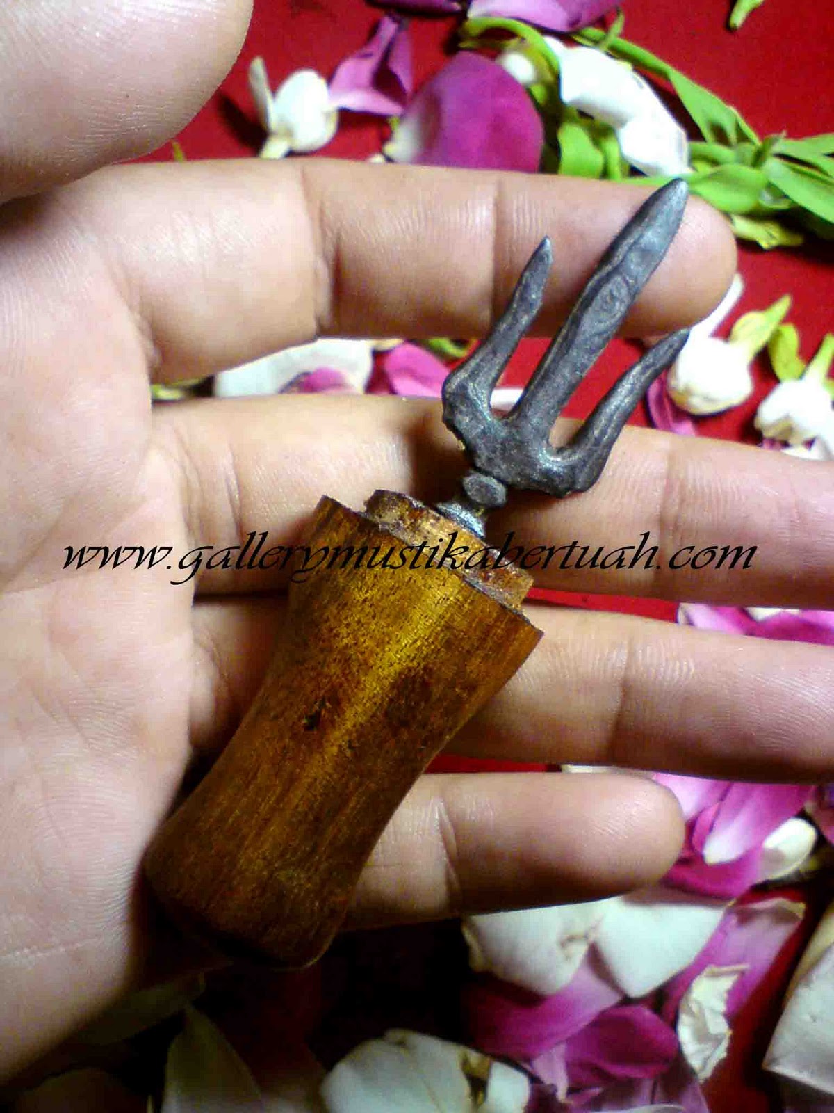 PUSAKA TRISULA ~ PUSAKA GUNUNG JATI